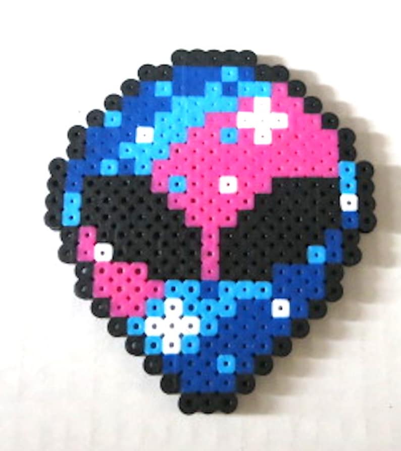 Perler Beads 3 Alien Heads Keychain or Magnets - Etsy