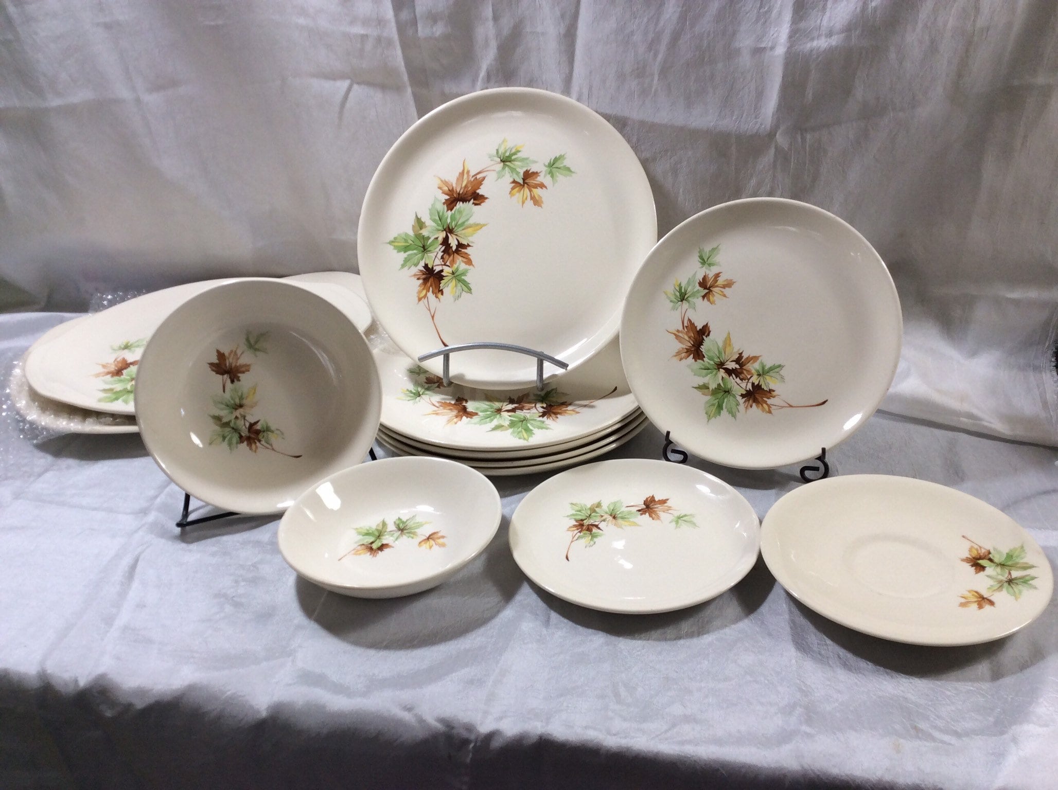 Maple Leaf Dinnerware