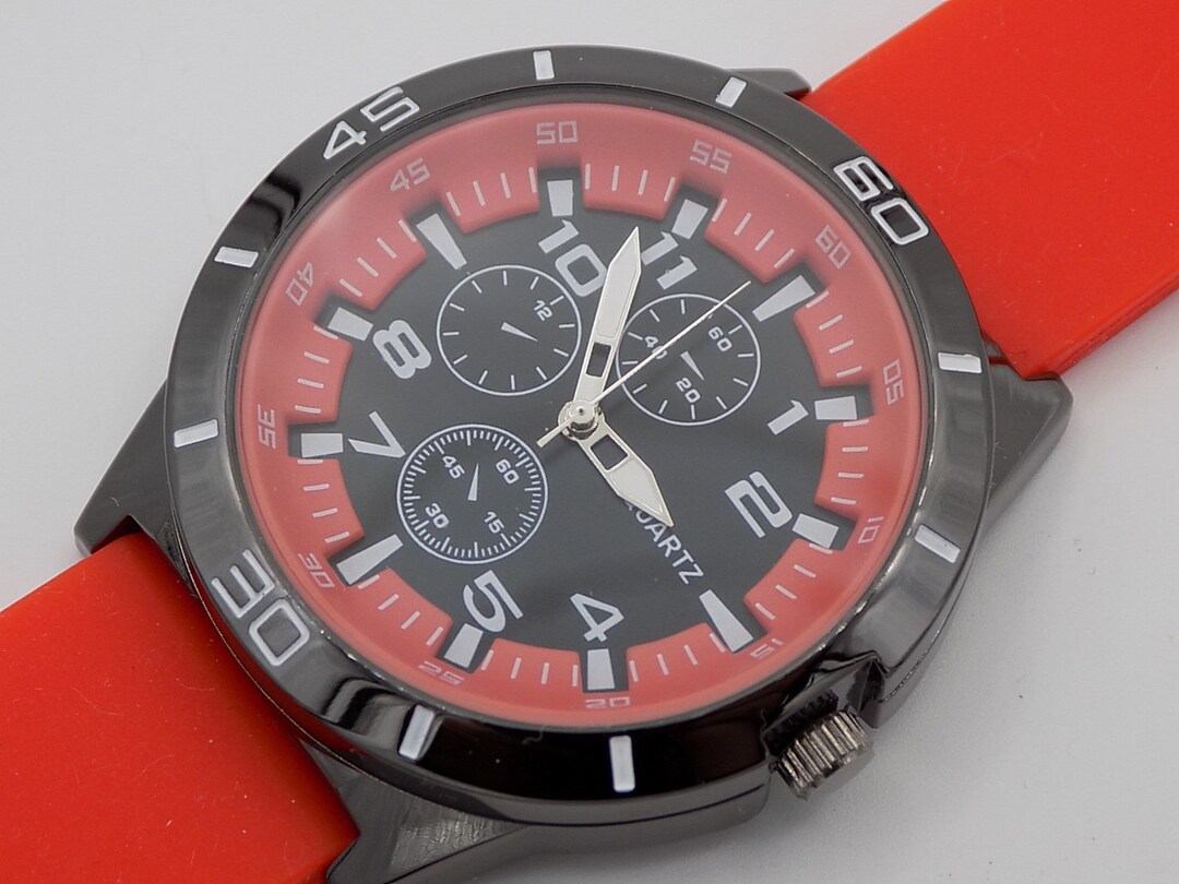 Red Vintage Watch, Watch Movement is Quartz, Large Dial, Black Steel ...