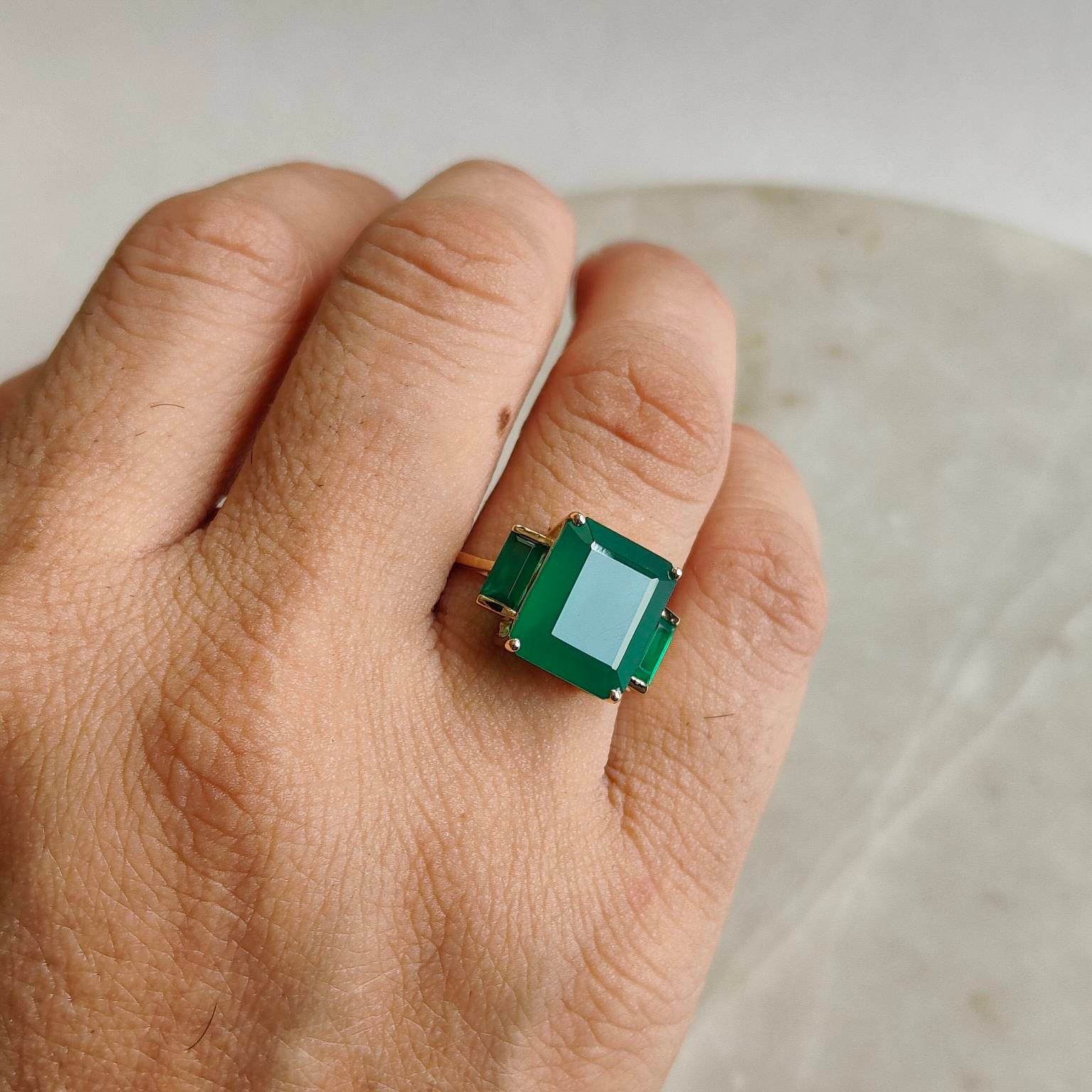 Green onyx stone in which finger store