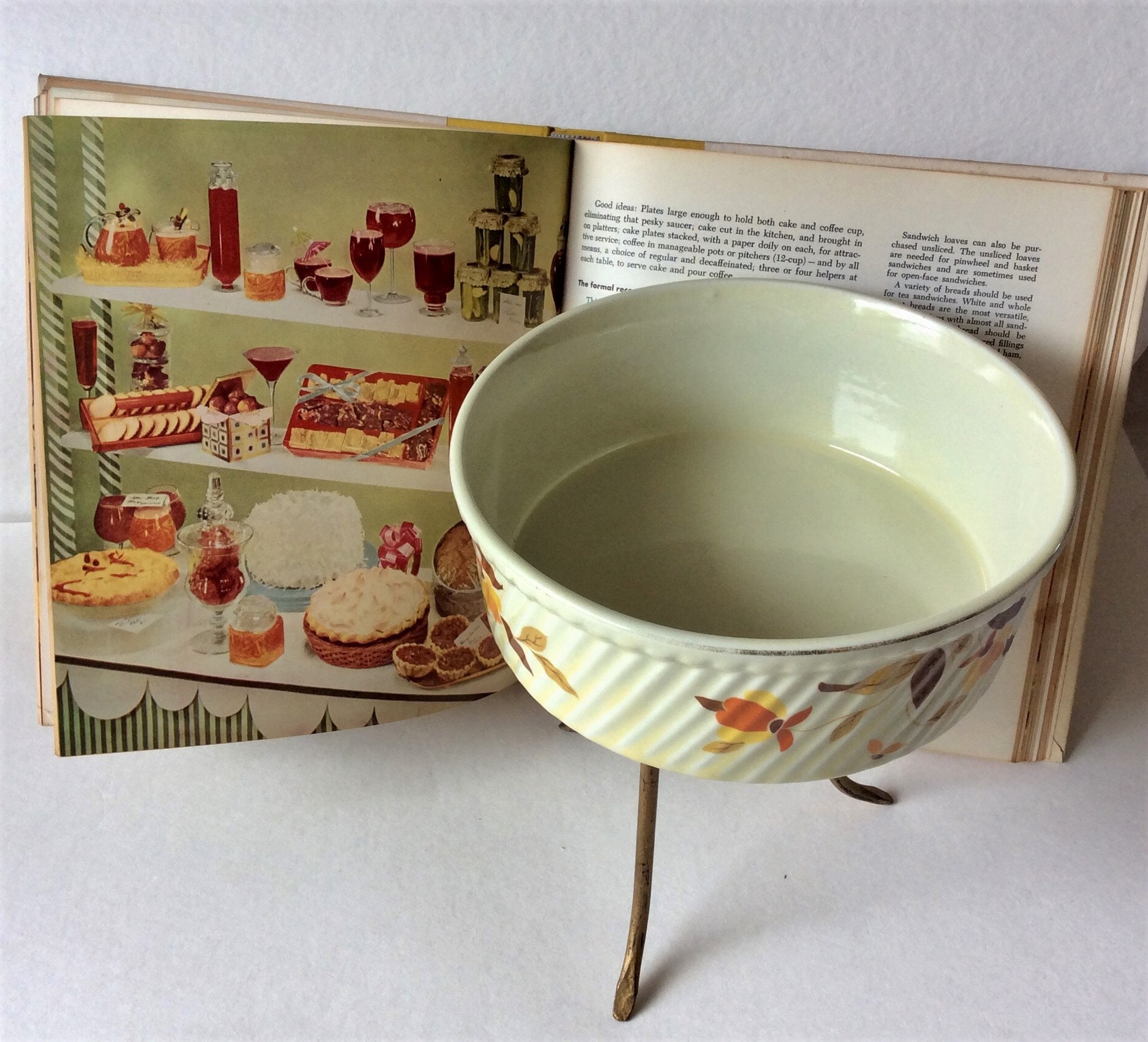 Halls Superior Quality Kitchenware Casserole/bowl, Autumn Leaf Pattern ...