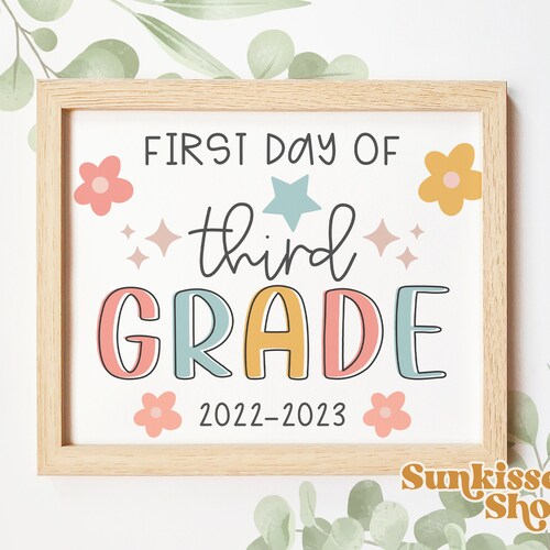 First Day of 3rd Grade Sign / First Day of School Sign / - Etsy
