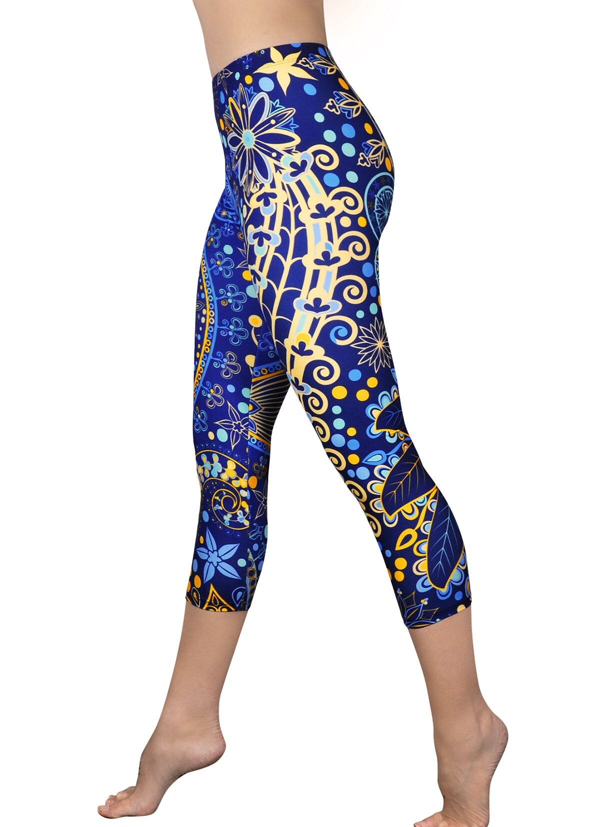 Ocean Mandala Print Capris Casual Mid-rise Yoga Pants, Soft Lightweight ...