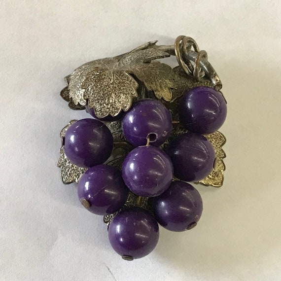 Bakelite, Vintage, Dress Clip, Fur Clip, Grapes, Vine… - Gem