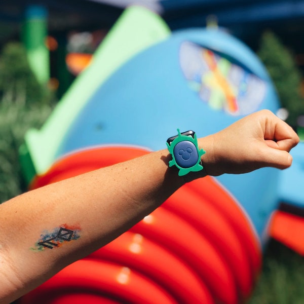 Magic Band Puck Holder - Etsy