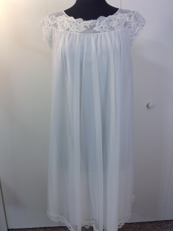 60s Vintage Shadowline 2 Piece White Peignoir Set Mid… - Gem