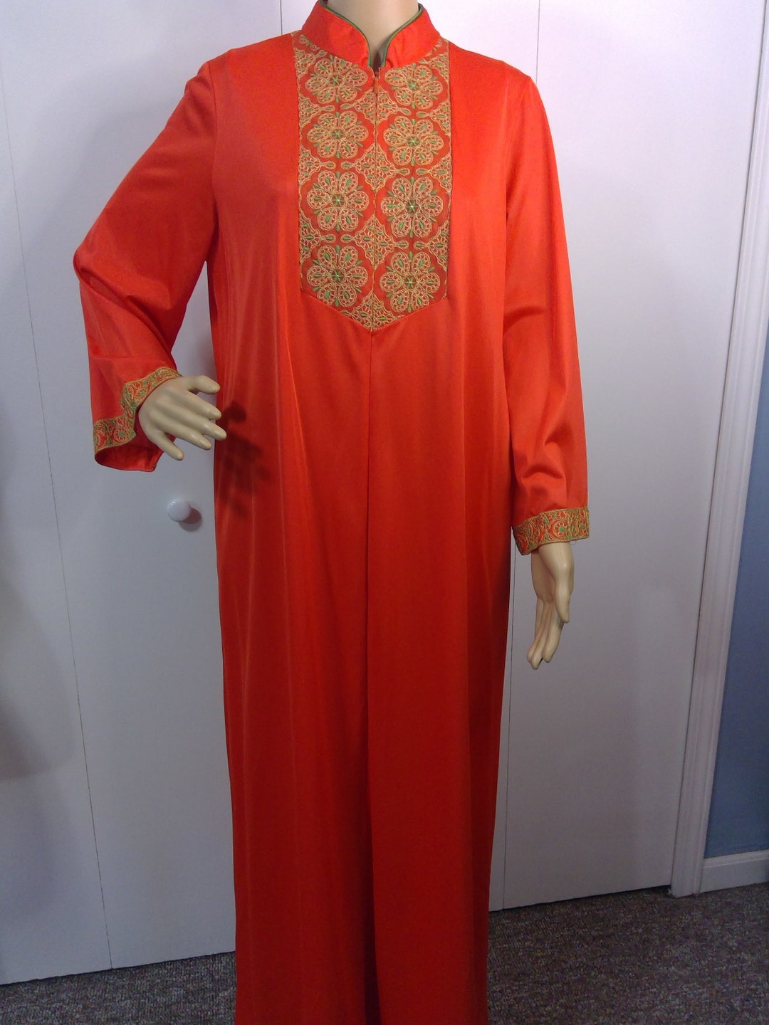 60s Vintage 2 Piece GOSSARD ARTEMIS Coral Red, Green & Gold Peignoir ...