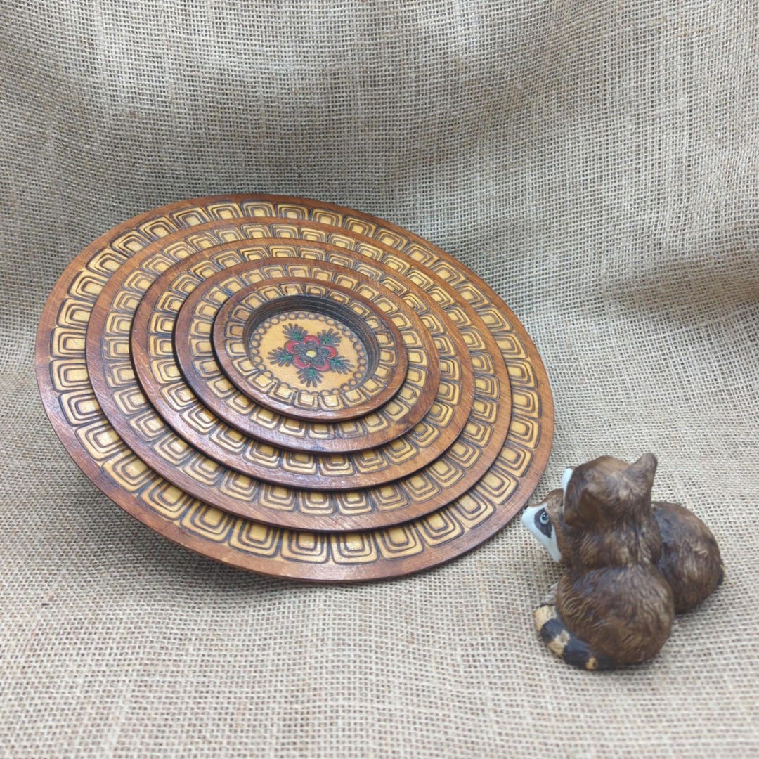 Polish Pyrography Stacking Wood Plates With Red and Green Painted ...