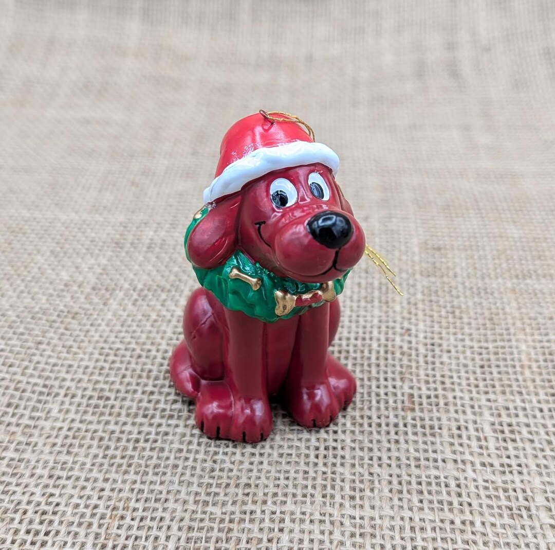Clifford the Big Red Dog Sitting Clifford With Santa Hat and Wreath ...