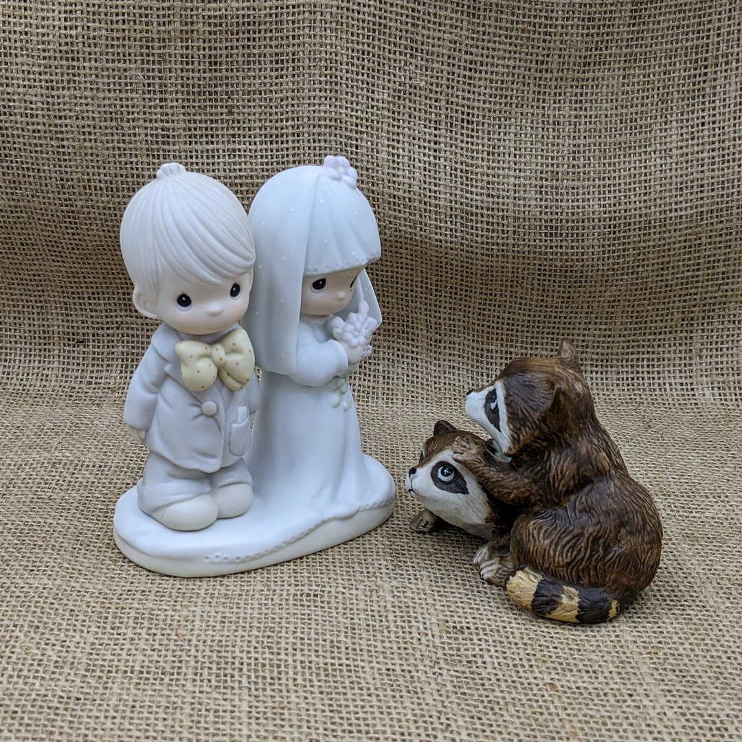 Precious Moments Bride & Groom Figurine: 1979 Enesco Wedding Cake ...