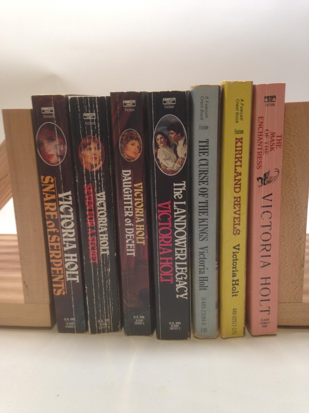 7 Romance Books by Victoria Holt, Snare of Serpents, Daughter of Deceit ...