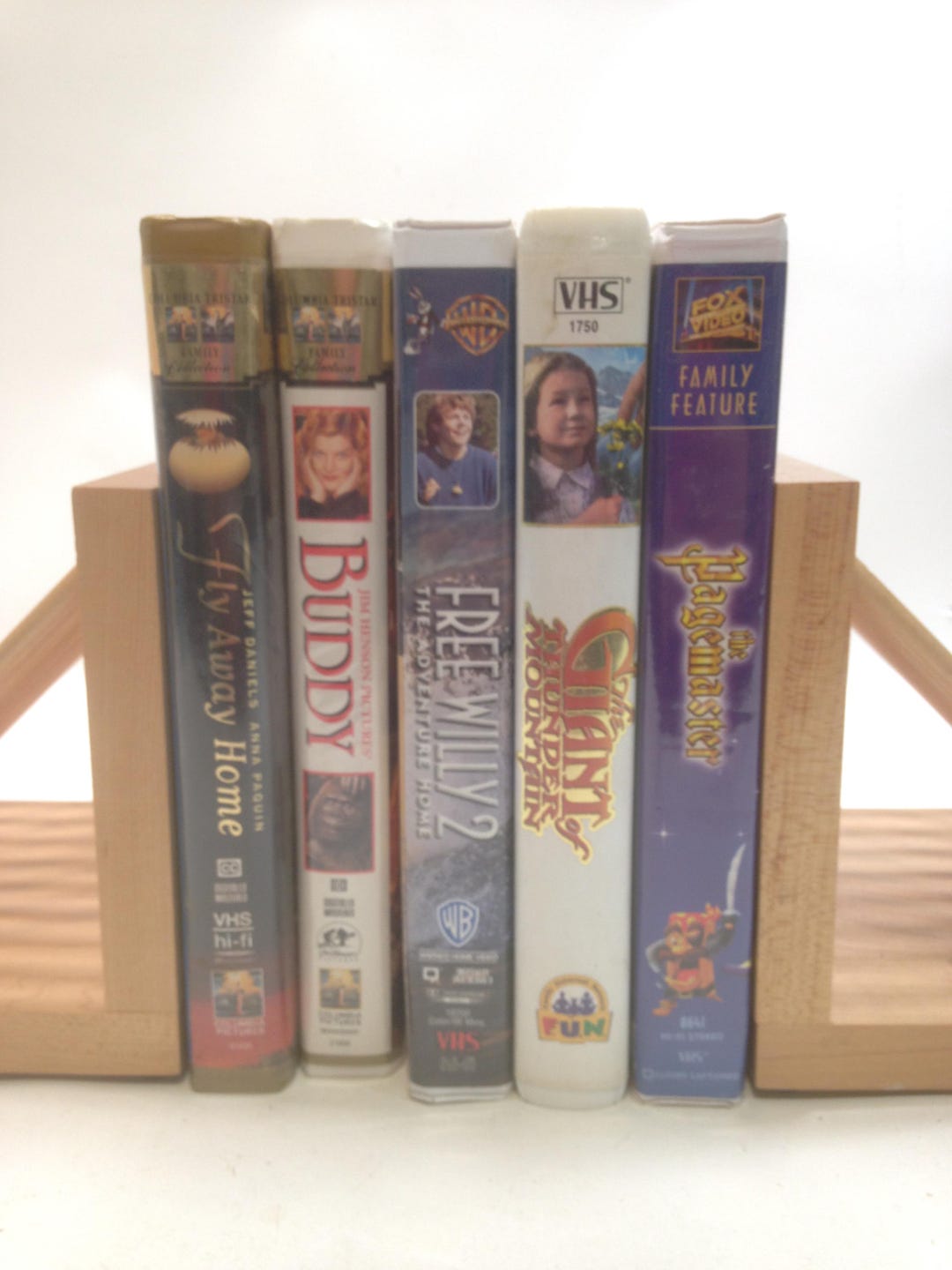 5 Family Movies on VHS, Buddy, the Pagemaster, Free Willy 2, the Giant ...