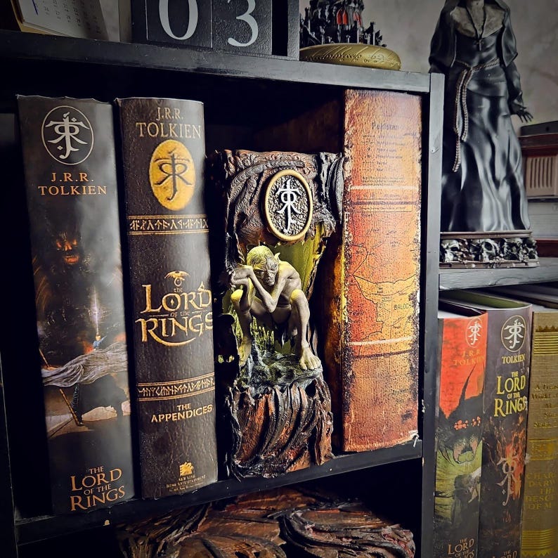 Gollum Book Nook, Lord of the Rings Decor, Middle-earth Bookshelf ...
