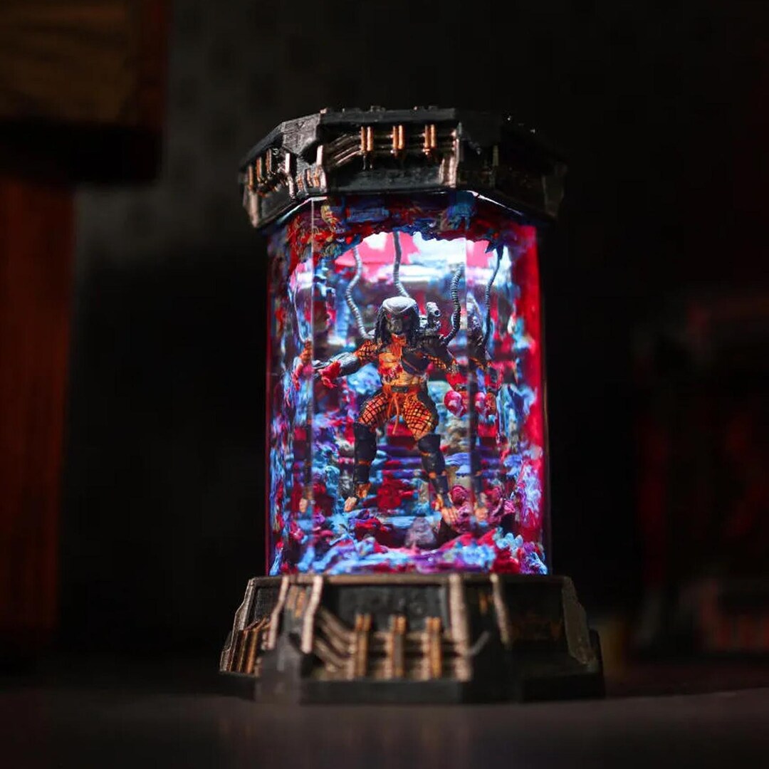 Predator Resin Lamp, Sci-fi Alien Monster LED Night Light, Handmade ...