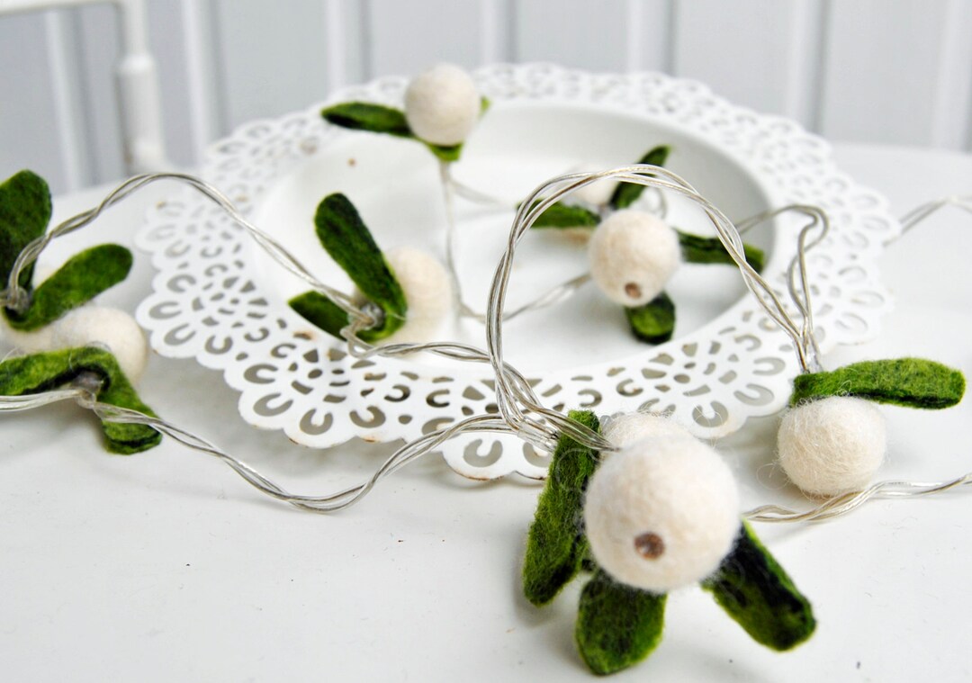 String of Lights With 10 Small Mistletoes - Etsy