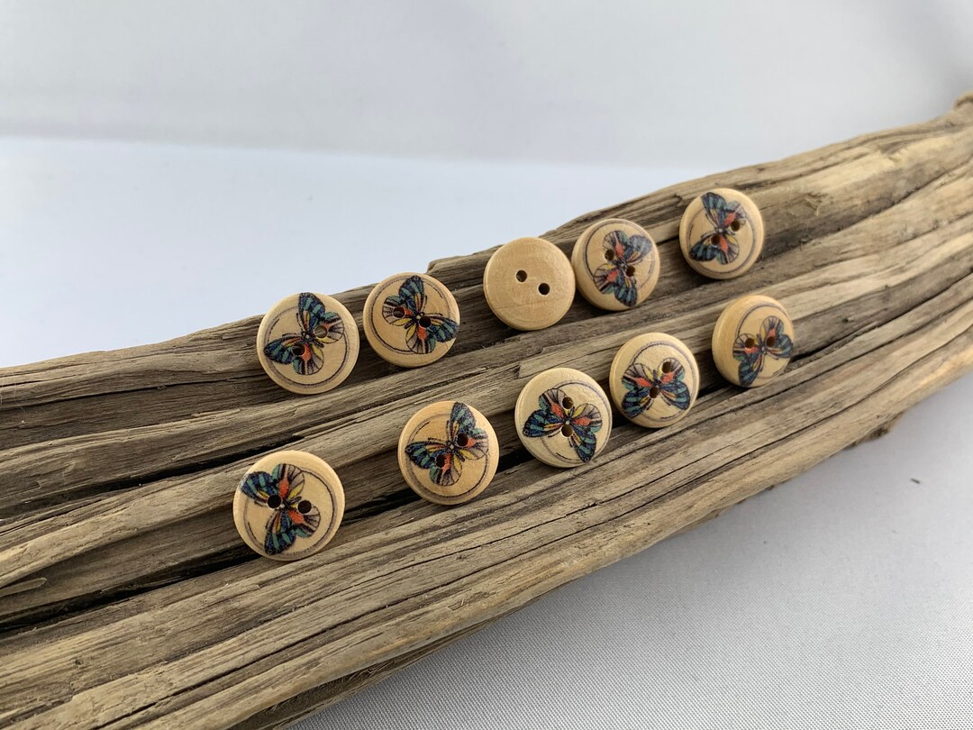 10 Natural Colored Buttons With Butterflies Wooden Buttons Wood 15 Mm ...