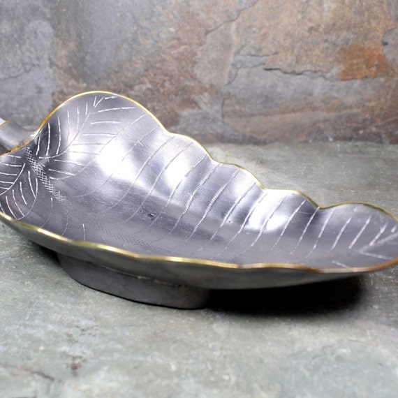 Small Antique Pewter Dish / Silver Plated Horse and C… - Gem