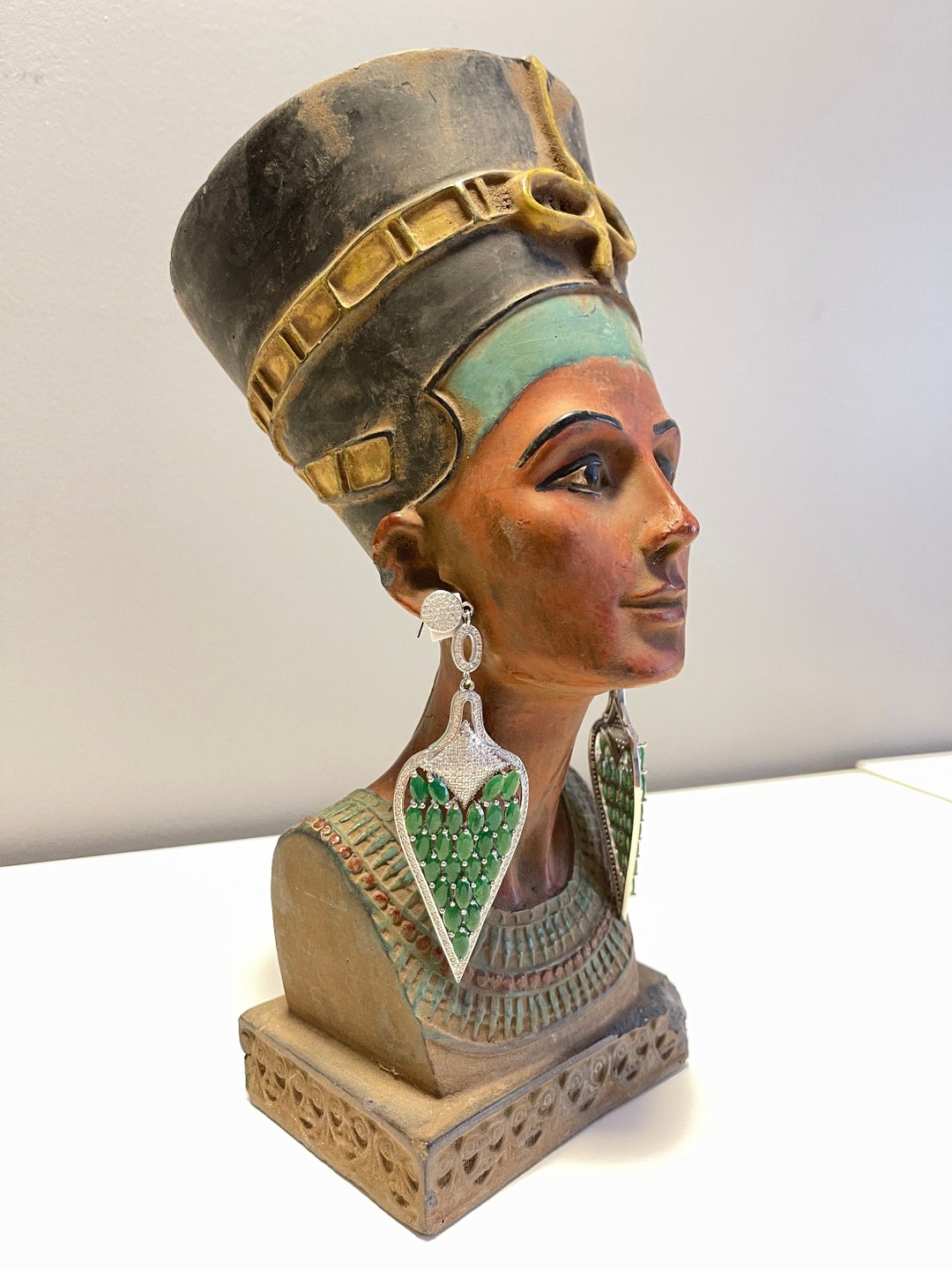 Queen Nefertiti Style Huge Natural Emerald Earrings Masterpiece of Art ...
