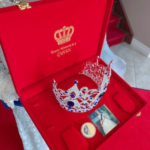 Royal Queen Elizabeth Memorabilia, Luxury Sapphire and Diamond Crown ...