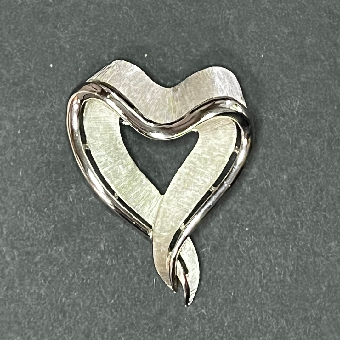 Valentine MCM Ribbon Heart Brooch by Crown Trifari Silver Tone ...
