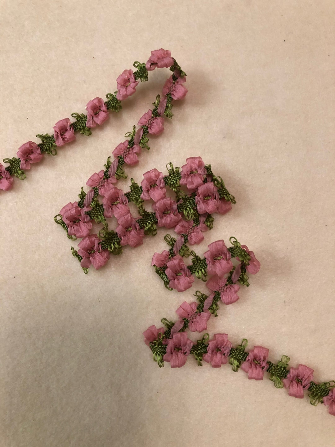 Elegant Mauve and Green Daisy Chain Trim - Etsy