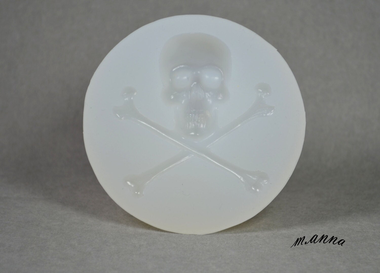 Crossbones Silicone Mold: Jolly Roger, Food Safe (55x53x10mm) - Etsy