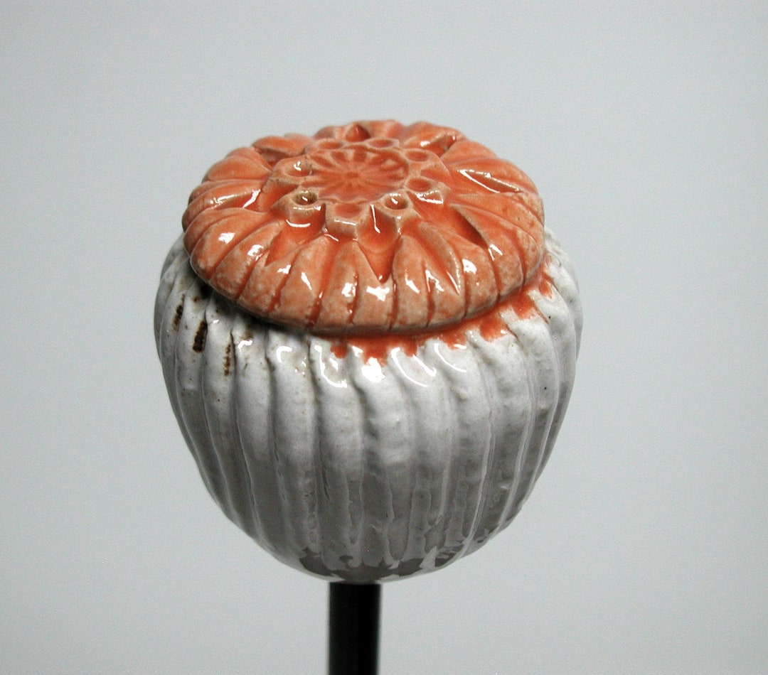 Garden Ceramics, Bed Plug SAMENKAPSEL in White and Orange Made of Frost ...