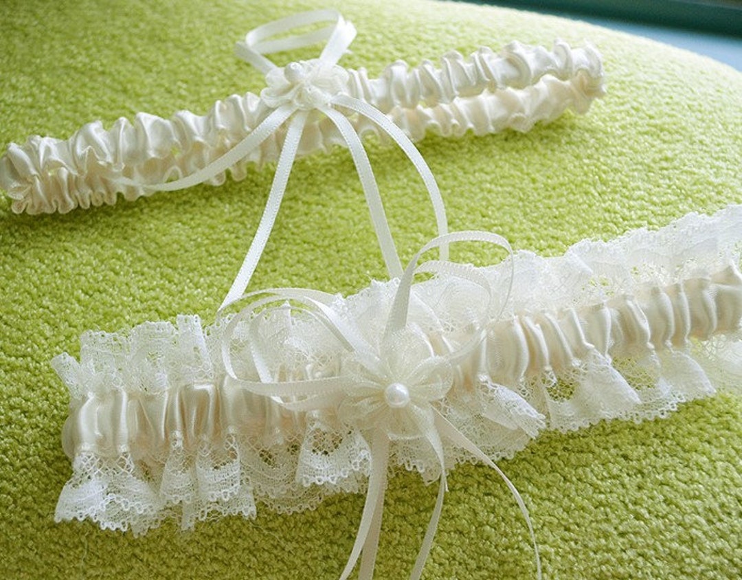 Stretchable Wedding Garter, Lace Bridal Garter With a Bow and Pearl ...