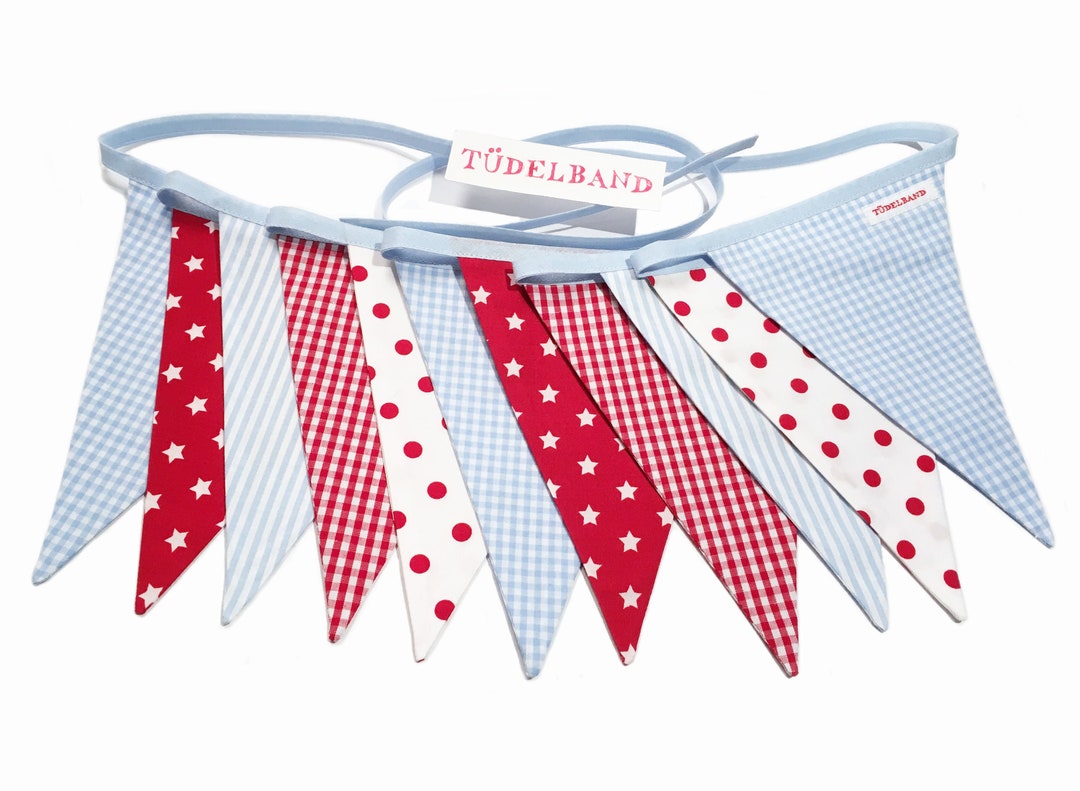 Cadena de banderines con 11 banderines... azul claro... rojo ...