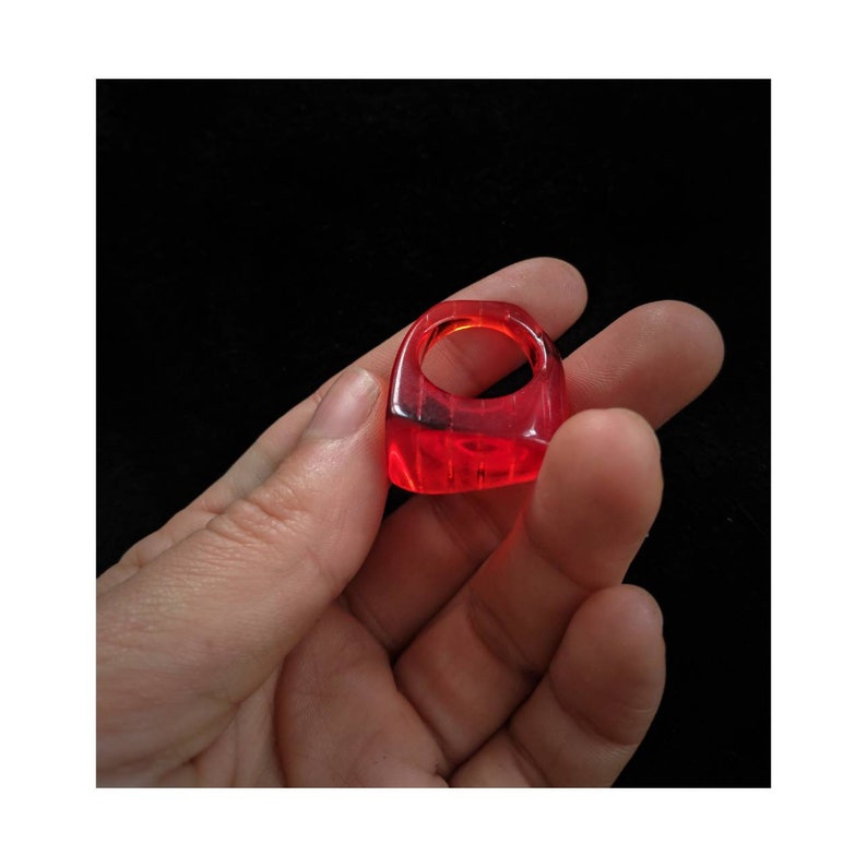 Vintage Lucite Ring - Etsy