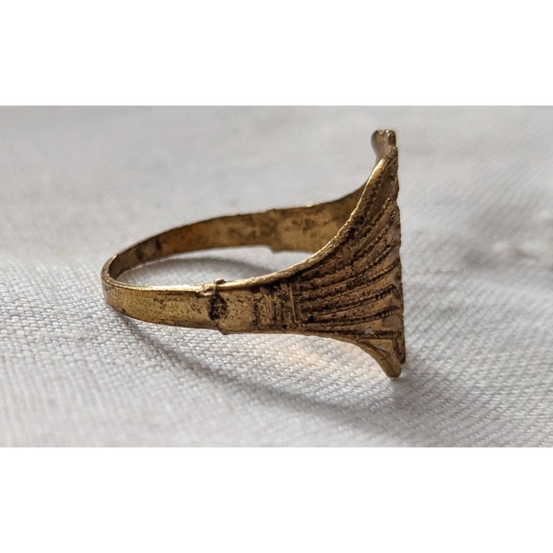 Vintage Metal Ring - Etsy