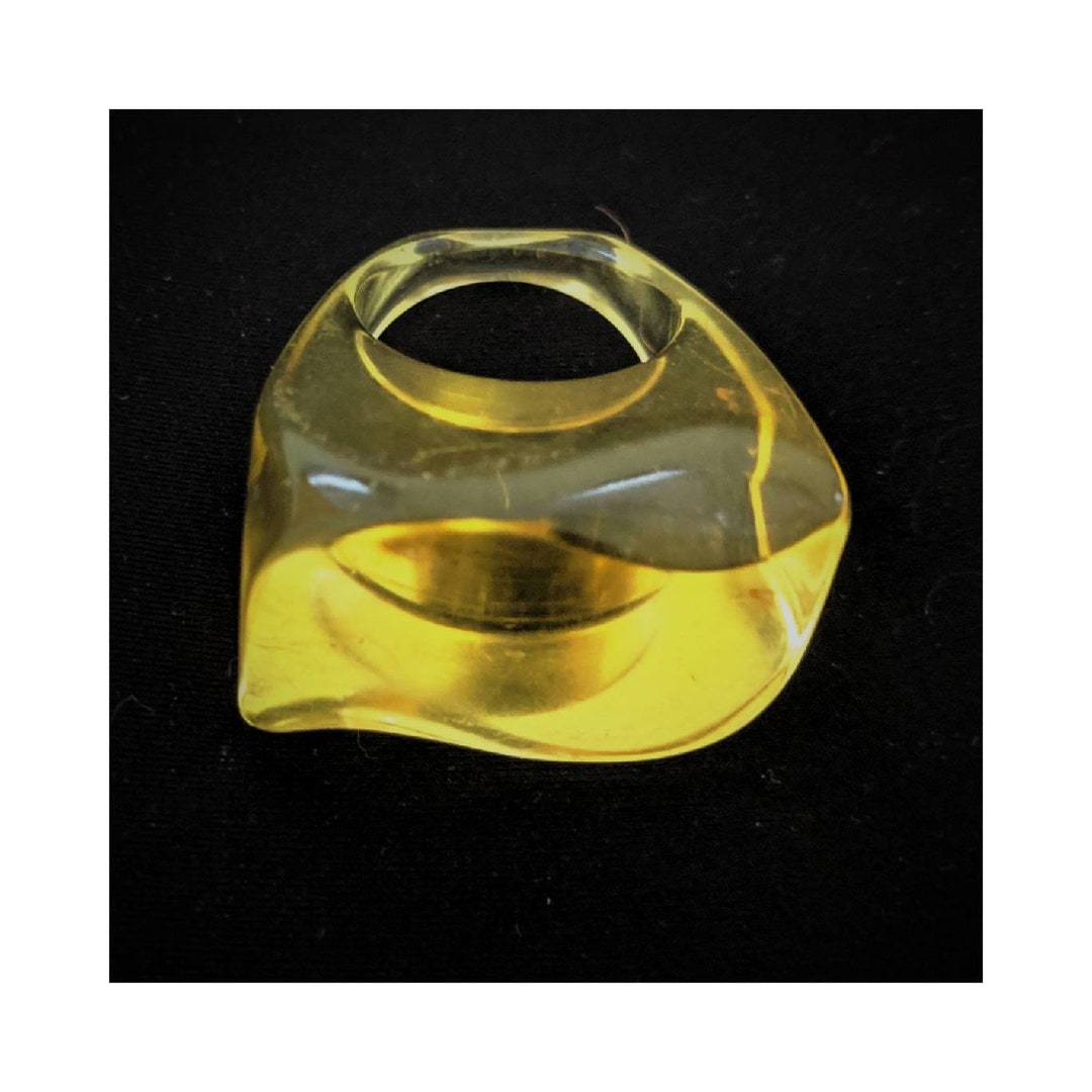 Vintage Lucite Ring - Etsy