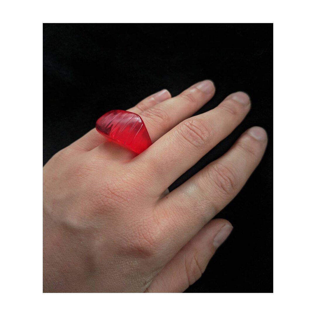 Vintage Lucite Ring - Etsy