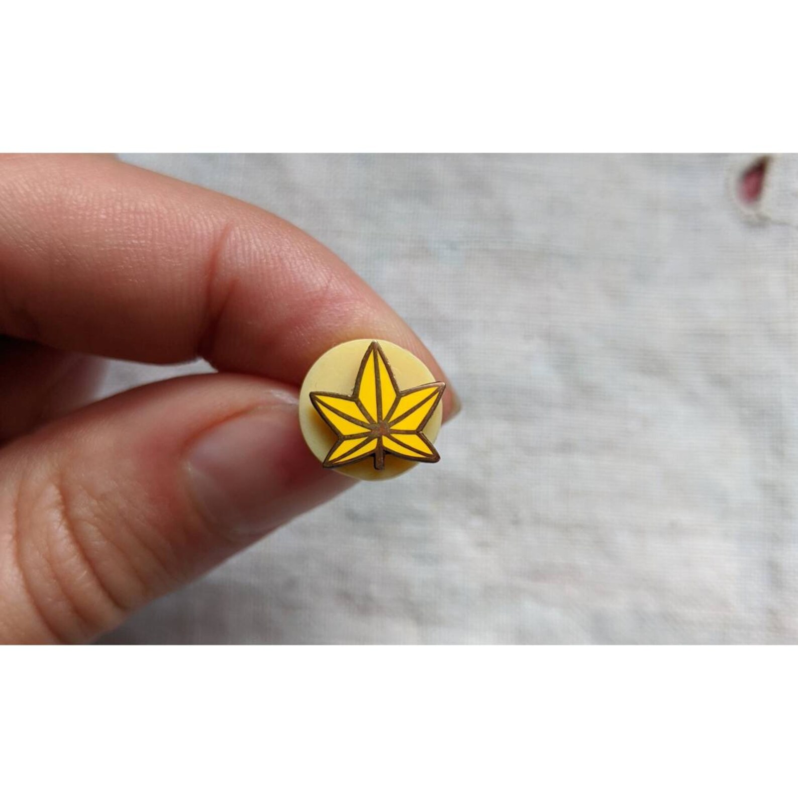 Vintage Small Maple Leaf Pin - Etsy
