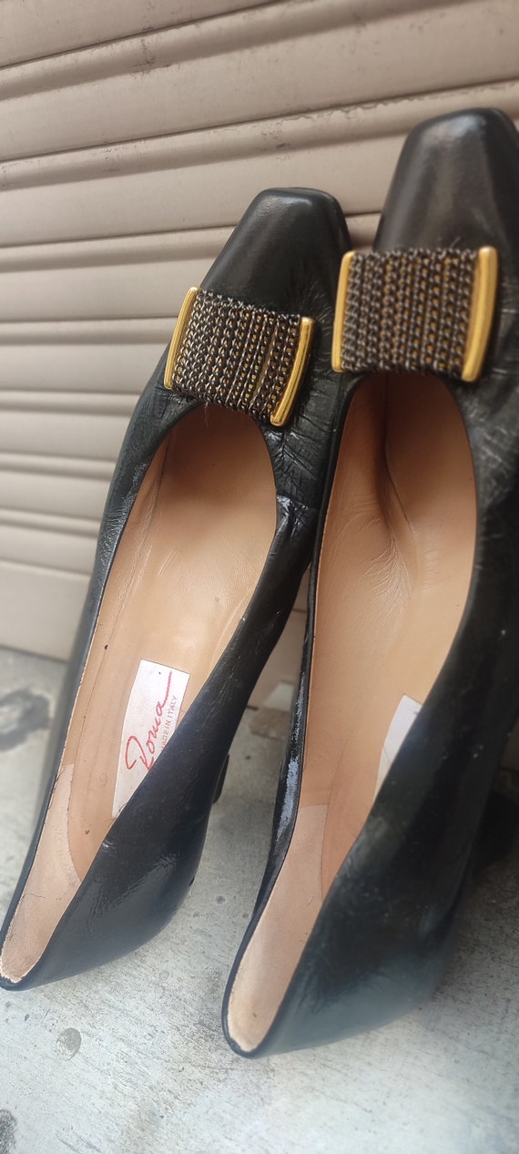 80s black pumps with golden details| Vintage Via Roma… - Gem
