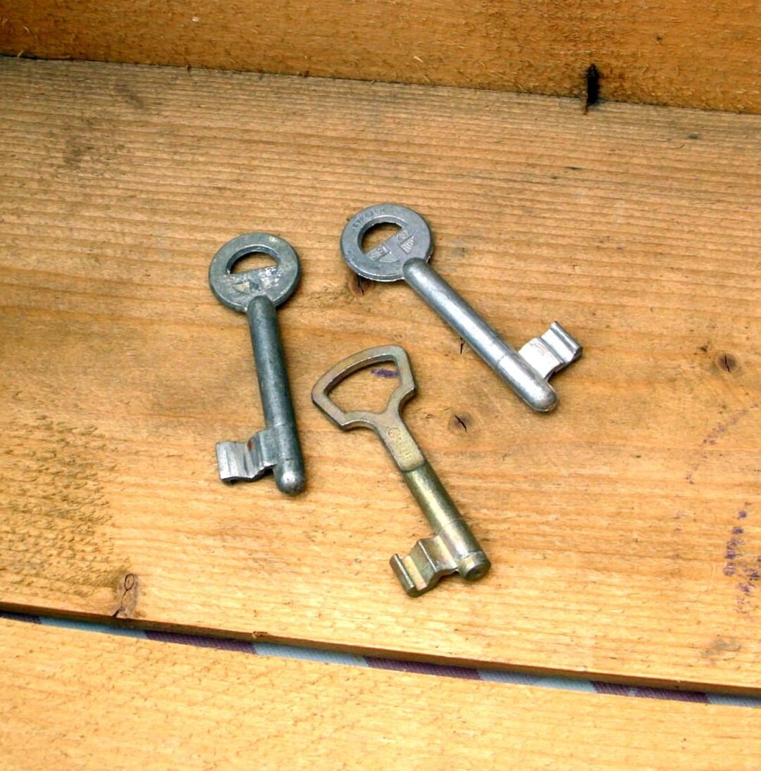 Old Key Keys With Patina Front Door Key Etsy old-key-keys-with-patina-front-door-key-etsy