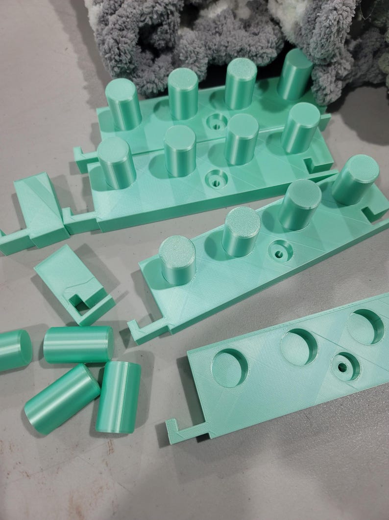 Expandable Chunky Yarn Blanket Loom – 16 Peg Loom for Finger Knitting ...