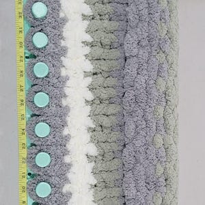 Expandable Chunky Yarn Blanket Loom – 16 Peg Loom for Finger Knitting ...