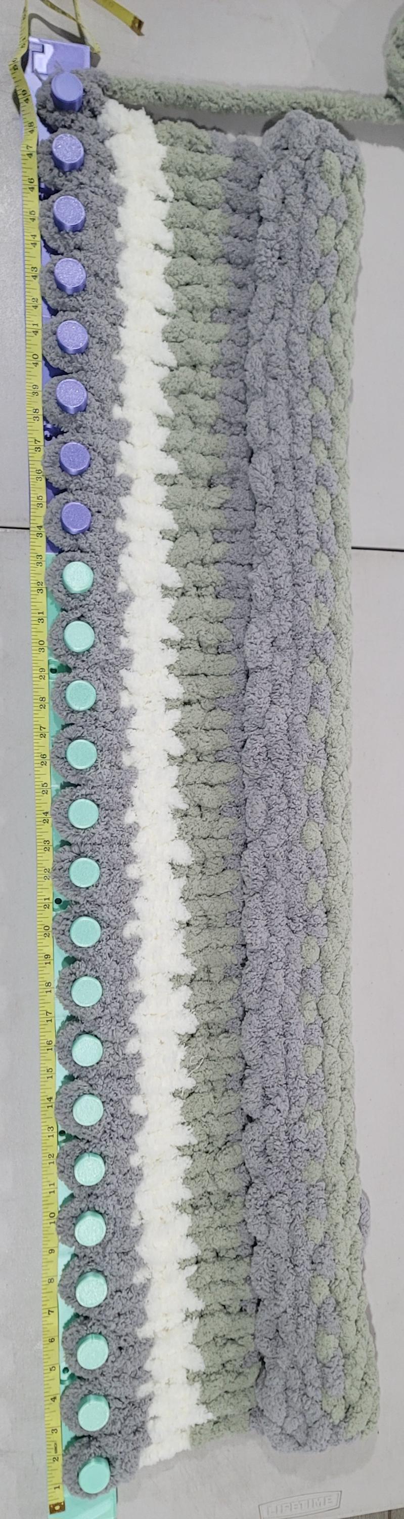 Expandable Chunky Yarn Blanket Loom – 16 Peg Loom for Finger Knitting ...