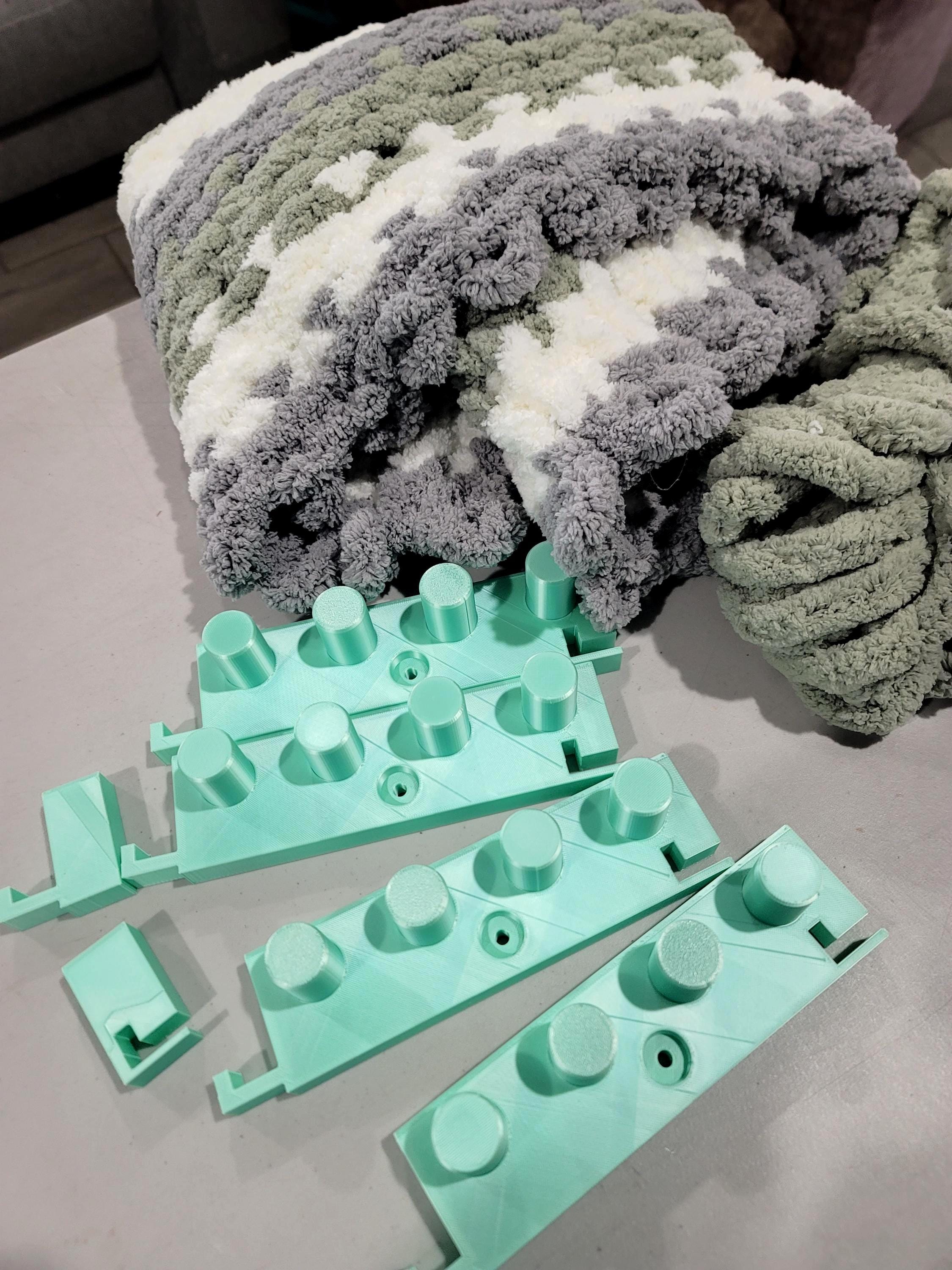 Expandable Chunky Yarn Blanket Loom – 16 Peg Loom for Finger Knitting ...