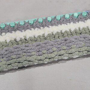 Expandable Chunky Yarn Blanket Loom – 16 Peg Loom for Finger Knitting ...