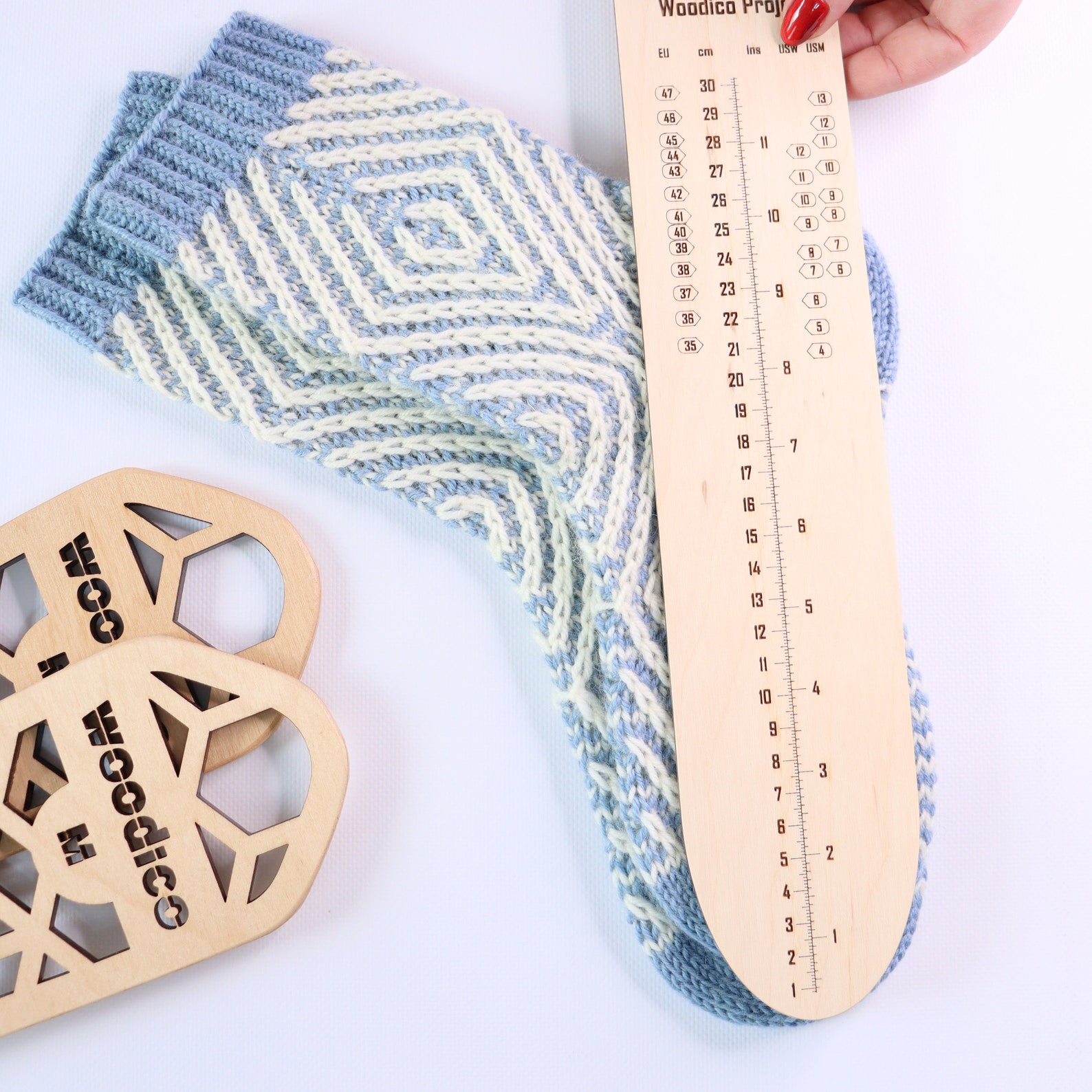 Sock Knitting Ruler Allows to Measure the Foot Length of a Knitted Sock ...