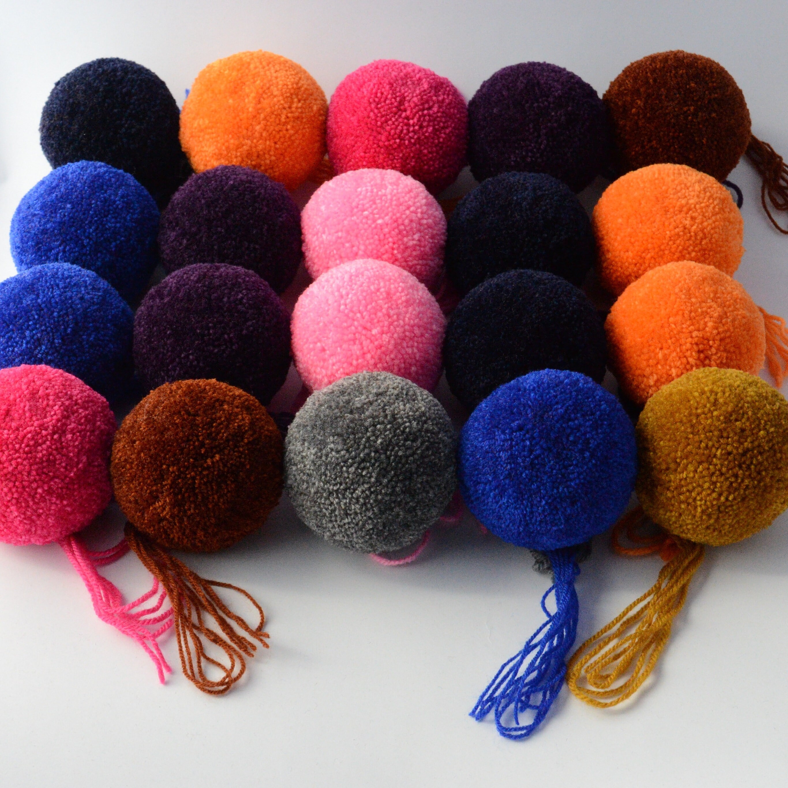 Snowball Pompon Colors Pompoms Fun Decoration Decoration 6 Cm Set of 12 ...