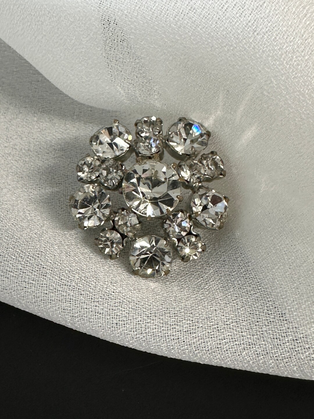 Broche en strass clair vintage des années 1960 broche magnifiquement ...