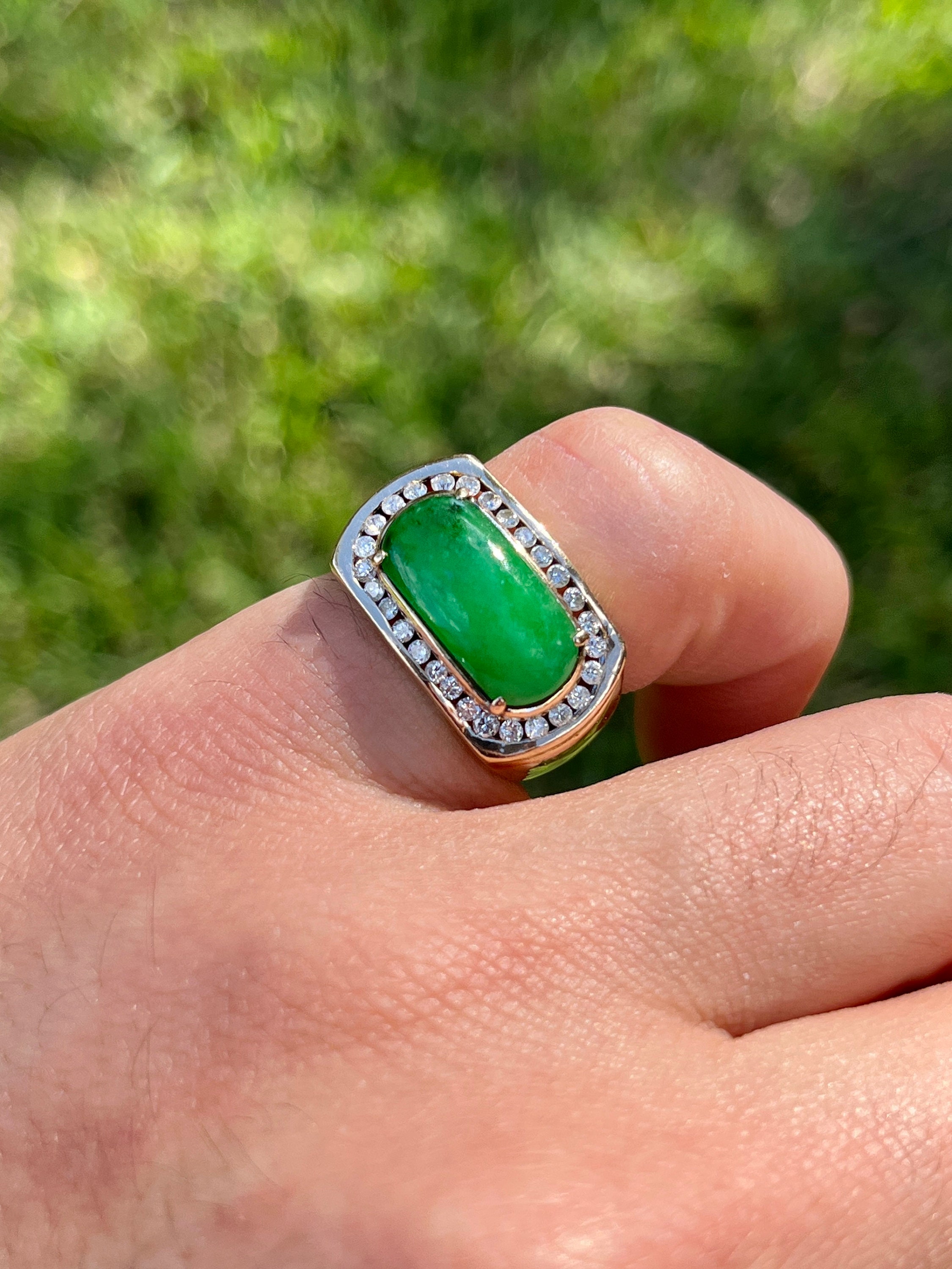 Vintage 18K Gold Horizontally Set Wide Jadeite Jade and Channel Set ...