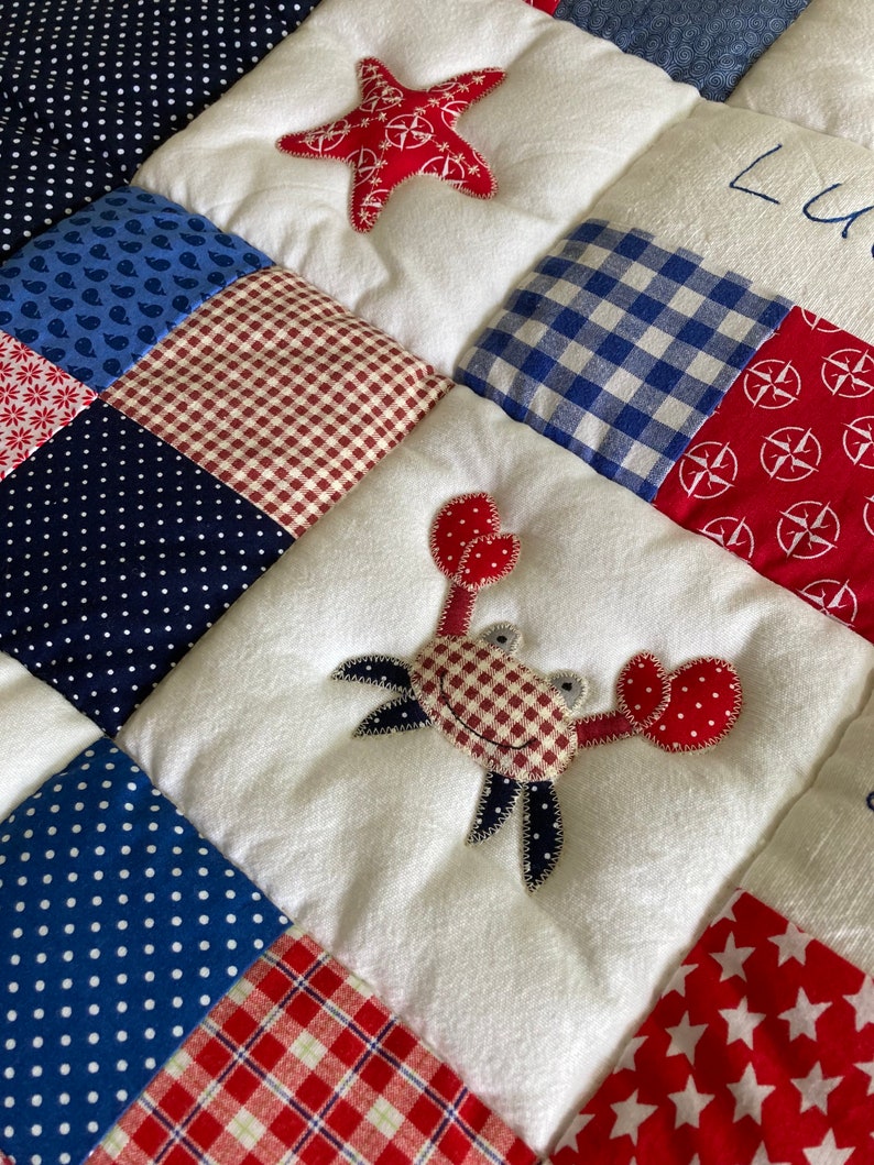 Krabbeldecke mit Namen, Individuelle Babydecke + Lagerungskissen PIET Patchworkdecke ...