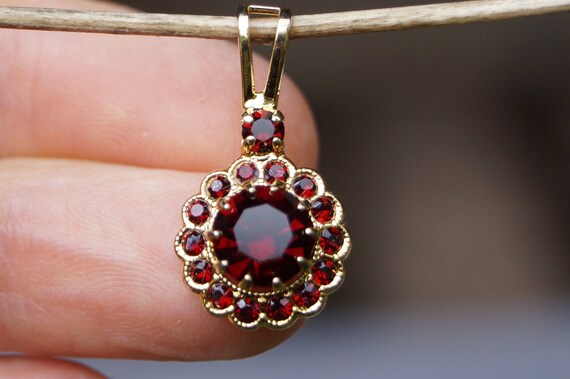 Vintage pendant, fake metal, fake stones, fixed eyele… - Gem