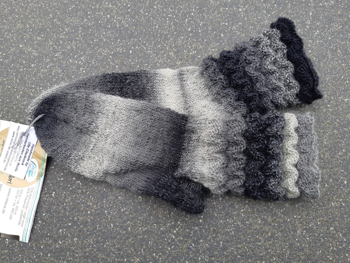 Knitting Instructions for Rotten Socks, Socks With a Wave Pattern, Plus ...