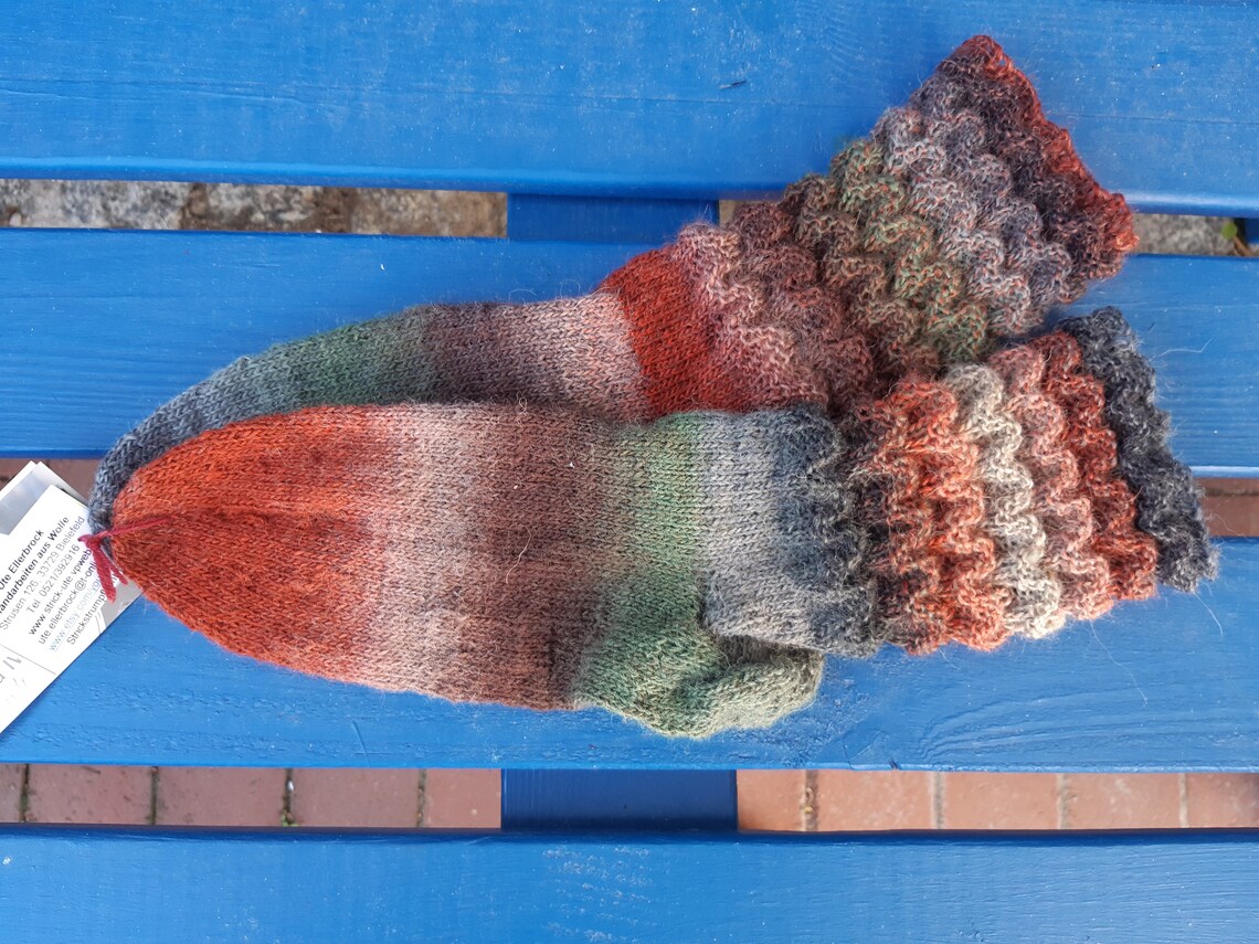 Knitting Instructions for Rotten Socks, Socks With a Wave Pattern, Plus ...