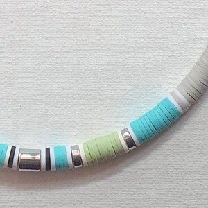 Collier heishi de surfeur blanc, turquoise et vert amande. Collier de ...